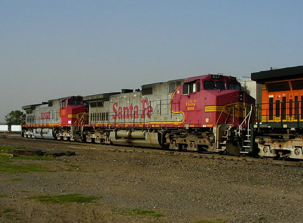 BNSF 657 & BNSF 757